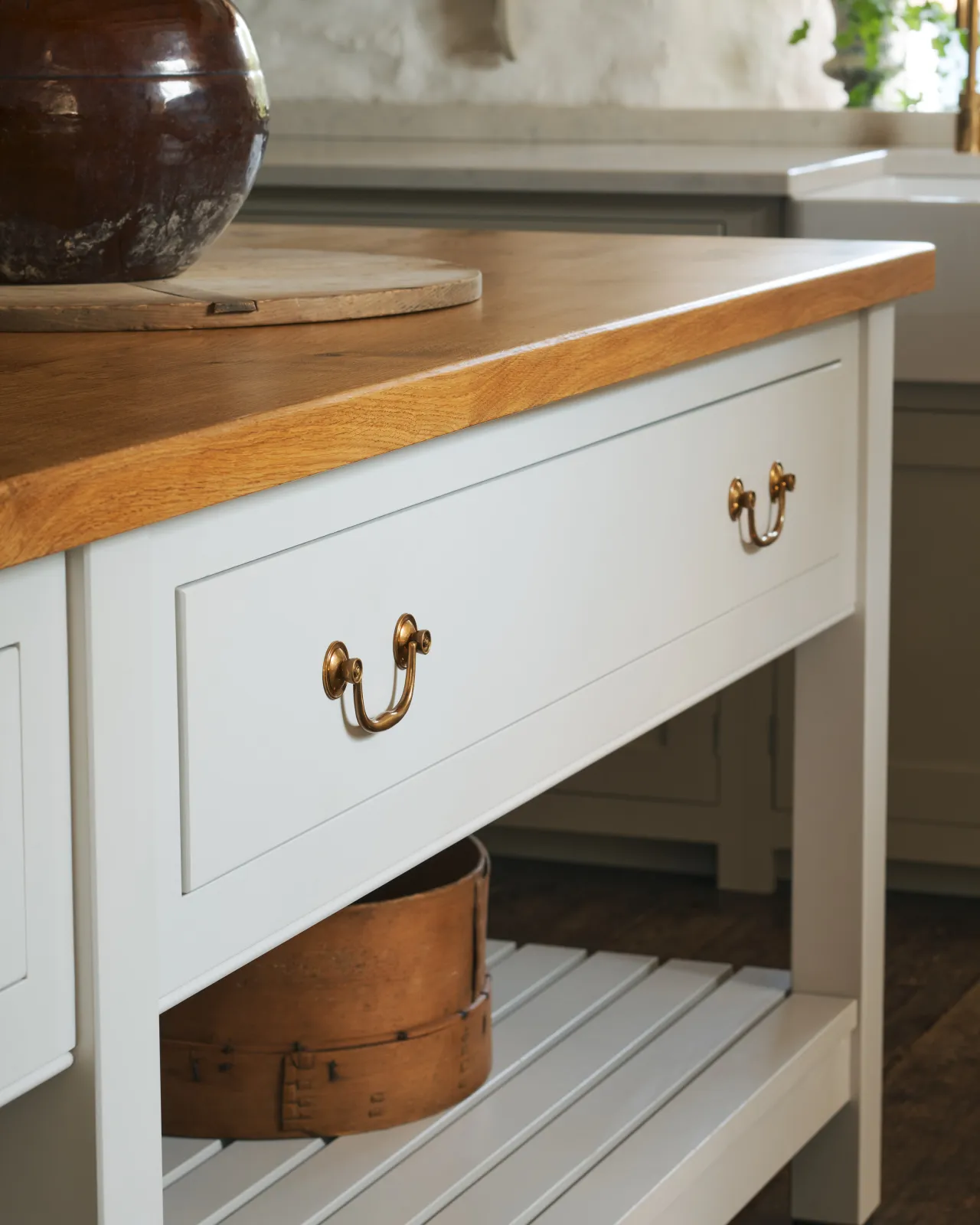 The Georgian Swing Handle | deVOL Kitchens